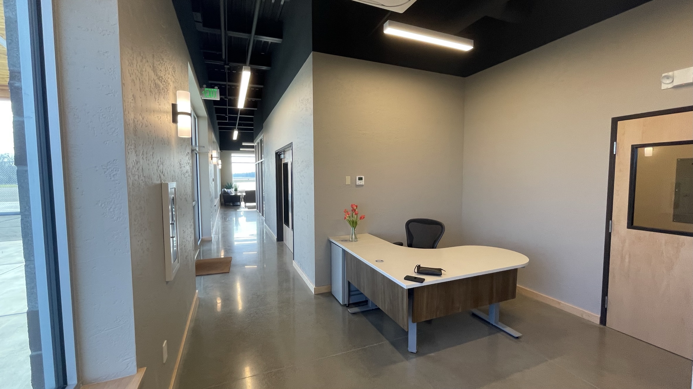 Skagit Flight Center - Premium Aviation Facility at Skagit Regional Airport